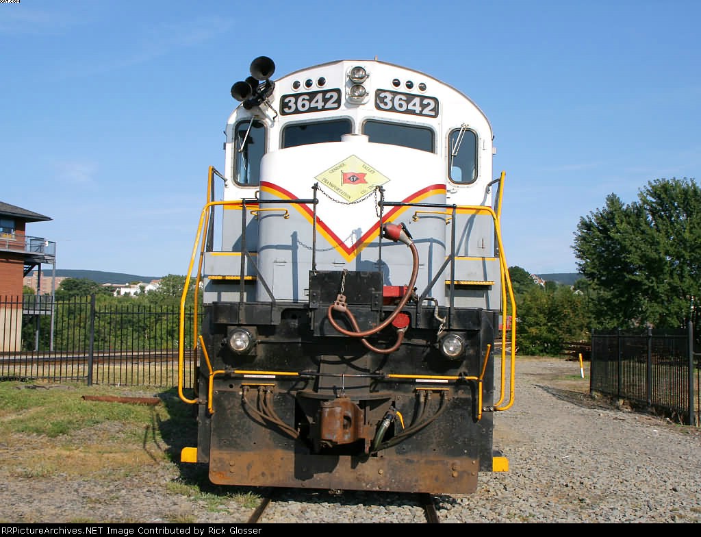 Front View of DL 3642